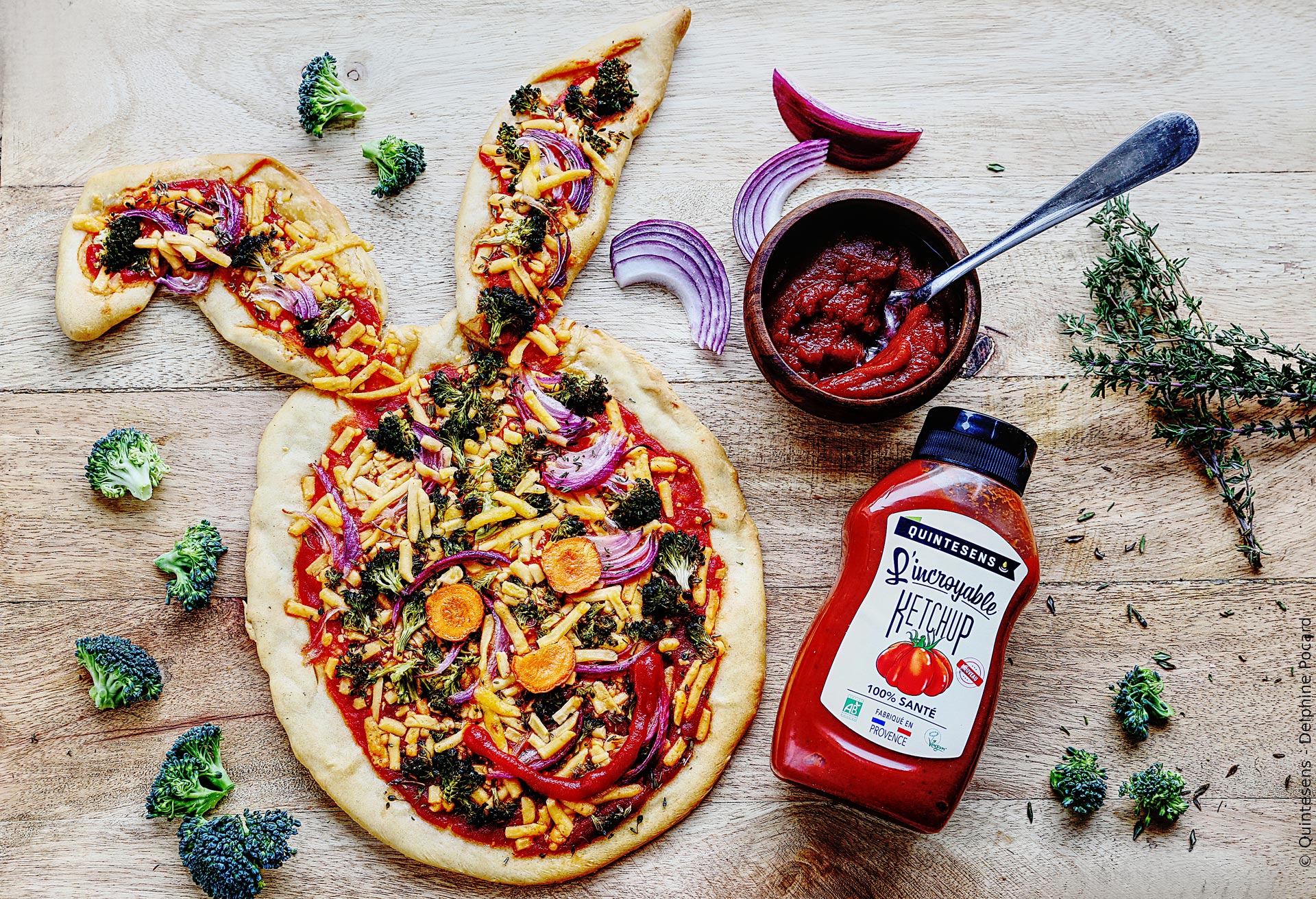 Pizza lapin au ketchup, brocoli et cheddar – Quintesensbio