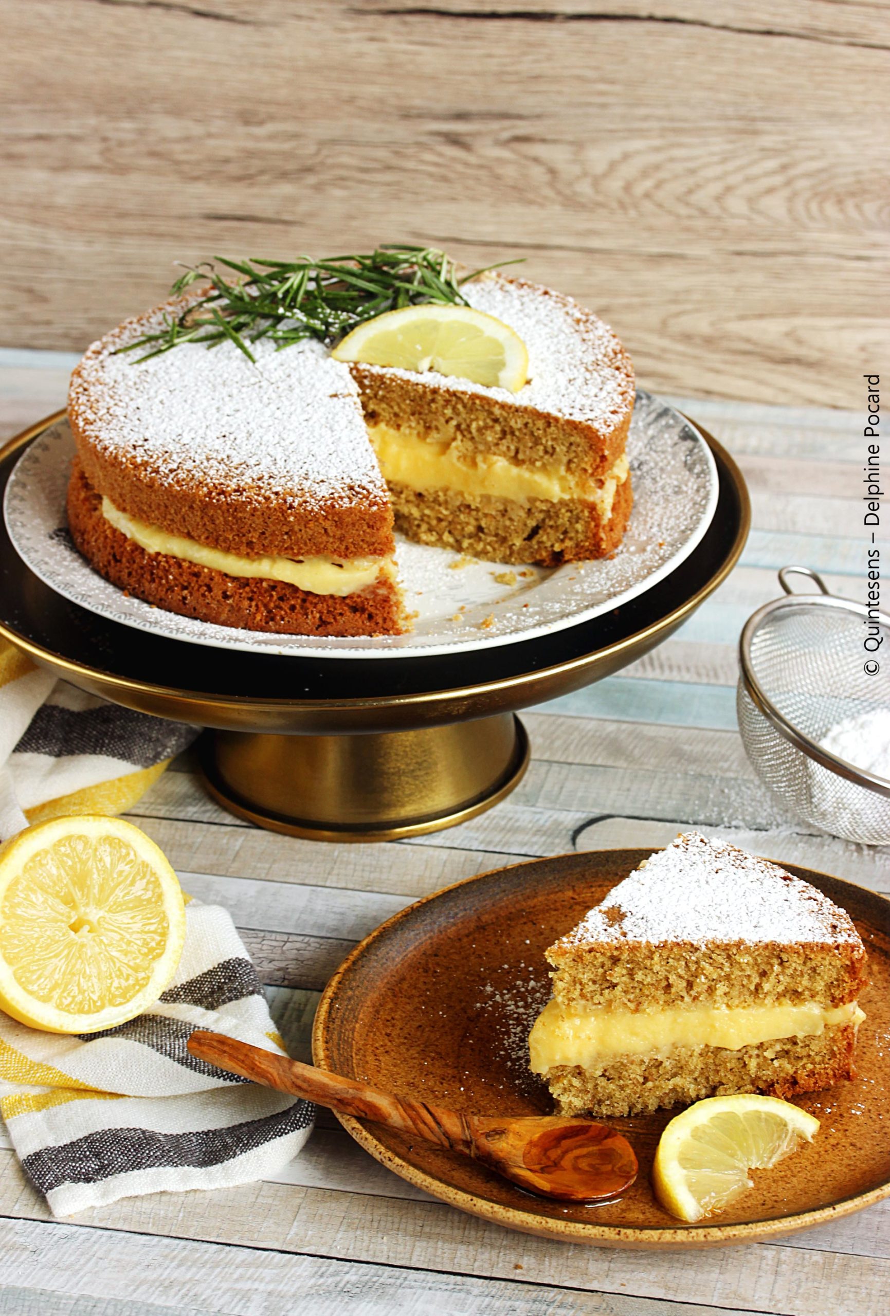 Gâteau victoria au lemon curd, huile d’olive et romarin - Recette bio ...